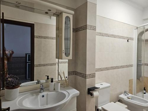 Light Spacious Almada Apartment - Almada