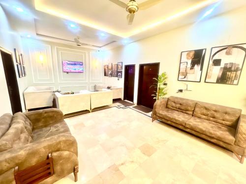 Budget Friendly 2 Rooms Suite Stadium Road - Karachi