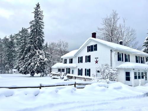 Grand 6 Bedroom House Near Jiminy Peak With Hot Tub & Game Room! - The Berkshires, MA