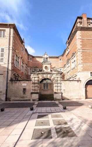 Le Nayrac L Hypercentre L Parking Prive - Castres