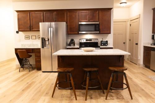 Two Pines Retreat - Brand New! - Cedar City, UT