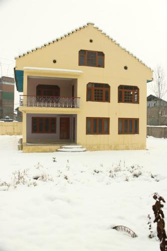Khadim Villa & Travel Planners - Srinagar