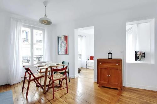 Cosy Apartment With 270 Degrees View On Paris Streets - Paryż