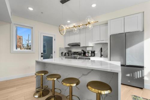 Capital Hill 2 Spacious Townhouse In Downtown Dc With Roof View Free Parking And Free Wifi - Largo, MD