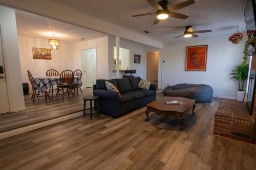 Spacious Stay For 12 - Central Fort Worth - Fort Worth, TX