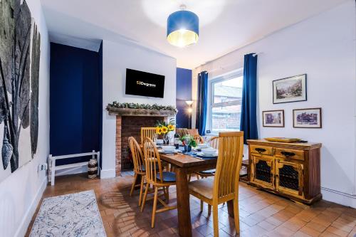 Charming Home In Chester By 53 Degrees Property, Ideal For Family Getaways, Central Location! - Chester