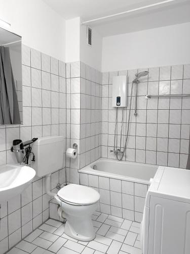 City Apartment With 2 Individual Beds And Sleeping Sofa And Kitchen - Essen