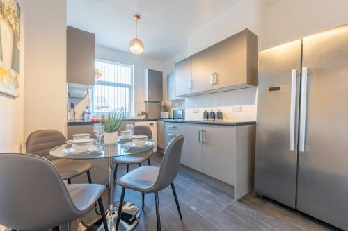 Richmond Retreat - Luxurious And Comfortable Spacious 2 Floor Apartment - Salford