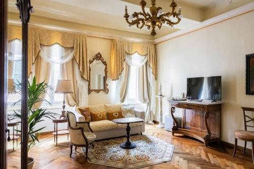 Palazzo Lari Sarzana - Historic Boutique Rooms - Sarzana