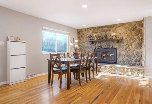 Spacious 5br Retreat Near Olde Town Arvada - Westminster, CO