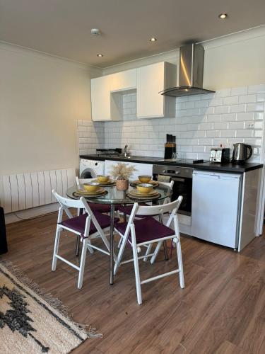 1 Bed Flat In Central Cambridge Located Over Restaurant - Cambridge