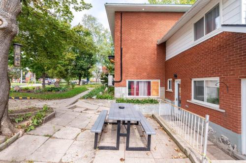 Entire Bachelor Unit En-suite Uptown Waterloo - E4 - Waterloo, ON, Canada