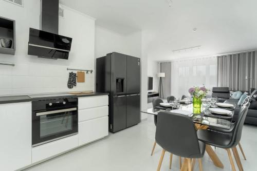 Spacious House With Balcony Ideal For Families By Noclegi Renters - Poznań