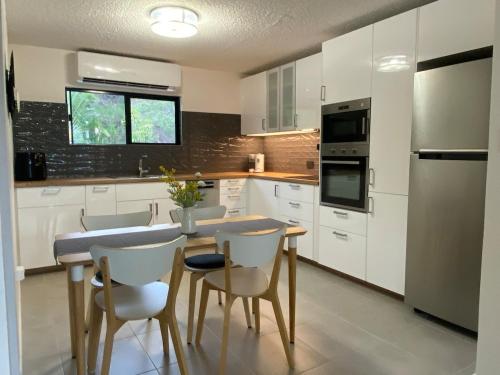 Pine Lodge-stylish Unit Convenient Location - Magnetic Island