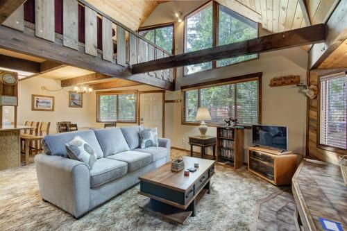Lake Creek Retreat| Mt Rainier, Wifi, Woodstove - White Pass, WA