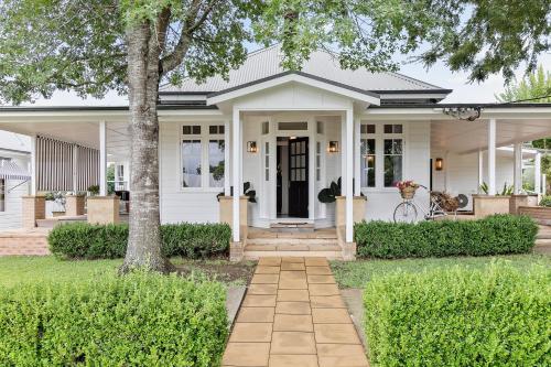 Narraweema Guesthouse - Historic Luxury Accommodation - 獵人谷