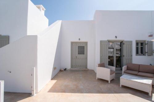 Piperi On The Rocks in Náousa, Greece - 10 reviews, prices | Planet of ...