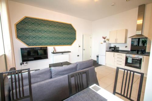Ideal For Groups - Lovely 2 Bedroom Apartment - Free Parking, Transit Links, Close To Stadiums - Manchester