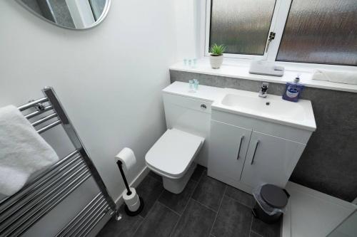 Pristine 3 Bedroom House - East Kilbride