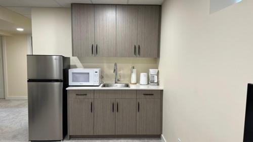 Private Cozy Spacious 1 Bedroom Basement Suite - Manitoba