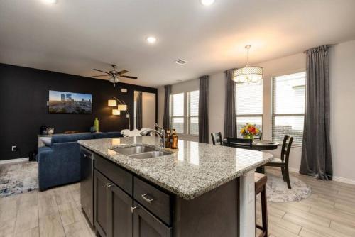 Spacious Pet Friendly - 7 Miles To Eagle Mountain Lake - Lake Worth, TX