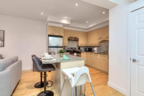 Take A Break In A Modern Loft On The Plateau Walk Score 99 - Montreal