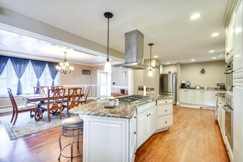 Waterfront Home W/ Deck & Yard In Hampton! - Hampton, VA