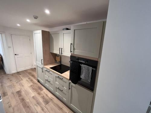 Large One Bed Basement Apartment - Lowestoft