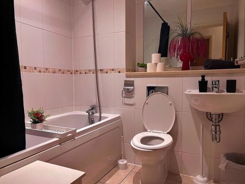 Vivid, Stylish, Central, Bold, Retro, Intimate, Red Accents, Striking Design, City Centre, 1br - Sheffield