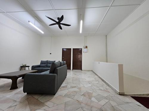 1786 Guesthouse Sikamat Homestay Shared Bathroom - Seremban