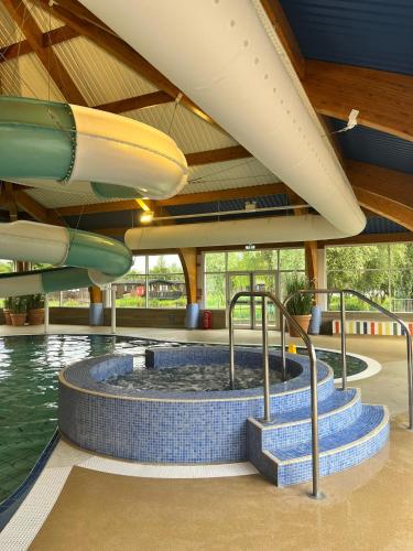 Homely 3 Bedroom Caravan In Cirencester - Cotswolds