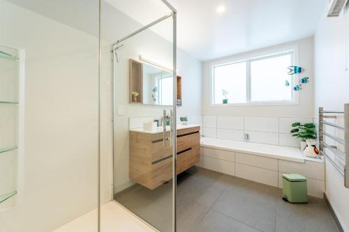 Palm Springs Pearl - 7 Minutes Walk To The Beach - Papamoa