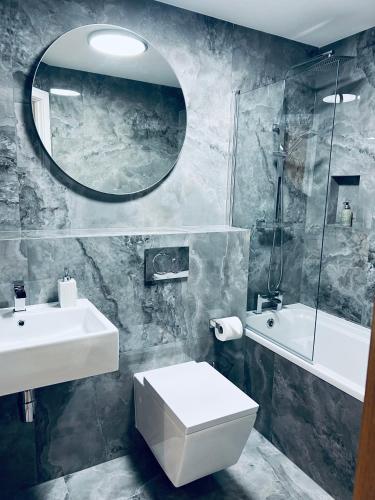 2 Bedroom Top Floor City View - New Street Station - Birmingham