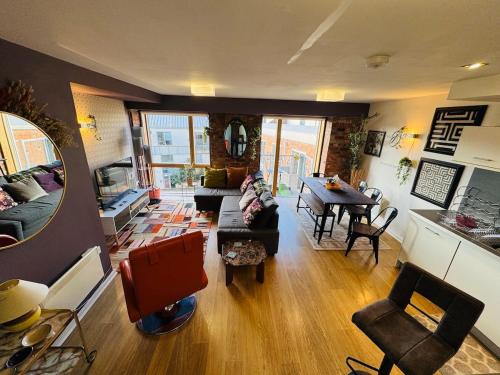 #12 Homely & Charming 2 Bed, Sleeps 6 W. Balcony - Coventry