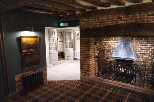 Trowel And Hammer Flat 1 - Norfolk