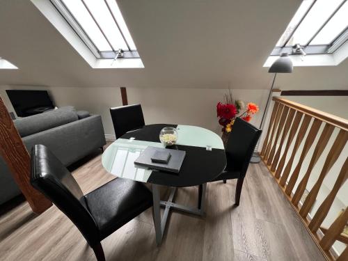 Glastonbury Secret Retreat- Split-level 1 Bedroom, 2 Single Bed, Air Condition - Glastonbury