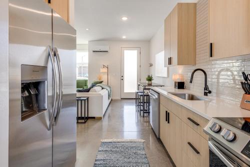 < 2 Mi To Dtwn: Modern Townhome In Knoxville - Knoxville, TN