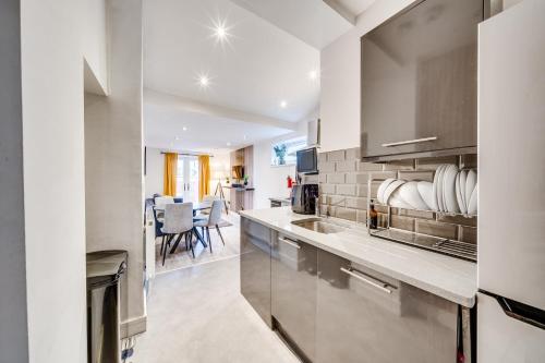 Cosy 1br Relocation Contractors Family With Parking - Principality Stadium