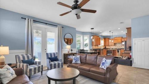 Modern Home - 3k Sqft - 5br & 11 Beds - Brand New Hot Tub - 6 Miles To Ami Beaches - Anna Maria Island, FL