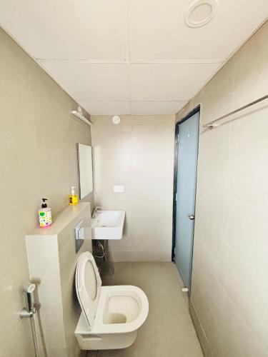 Housemate Superior Twin hotels, Kharadi Pune from $11