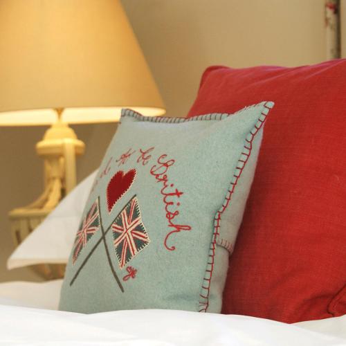 The Swan Inn Swinbrook | Cotswolds Guide