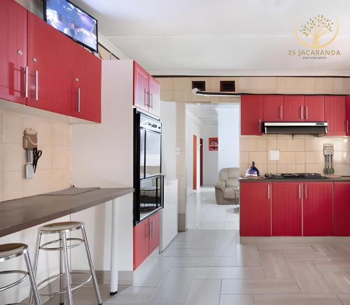 25 Jacaranda Lodge & Backpackers - Pinetown