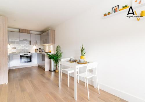 Central Milton Keynes 1-bed Apartment - Parking By Av Hughes Properties - Milton Keynes