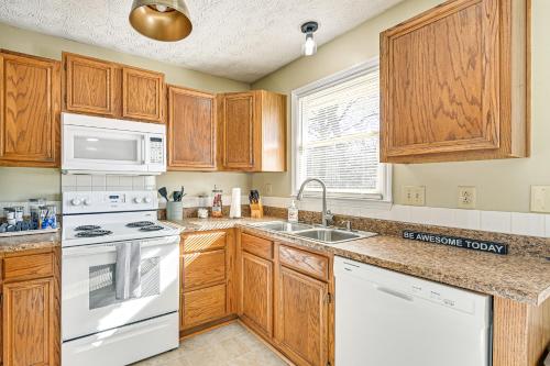 Family Home W/ Ping-pong & Fire Pit In Lexington - Lexington, KY