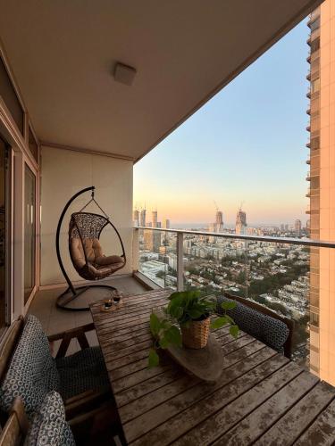 Mamad & Free Parking - Luxury 2br In Tel Aviv With Saffe Room In Unit And Balcony - Prime Location - - Tel-Aviv