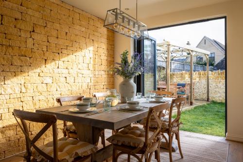 Broadway Country Chic Cottage - 百老匯