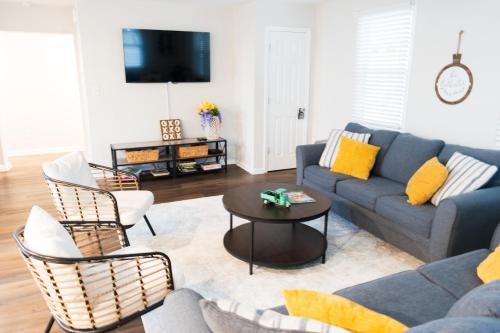 Beautiful Raleigh Home - 3br Quiet And Family Friendly - Raleigh