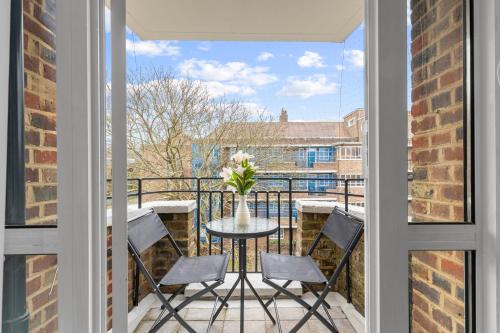 Jasmine Suite By Yielding Bricks - Liverpool Street Station London
