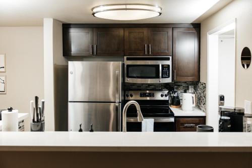 Signature One Bedroom Apartment - West Hollywood, CA