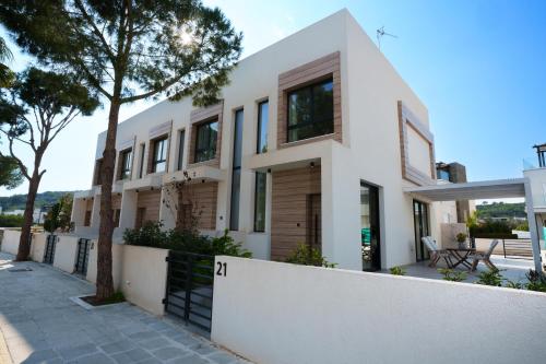 Wealthystays 2br Retreat , 5min Walk To Beach - Protaras